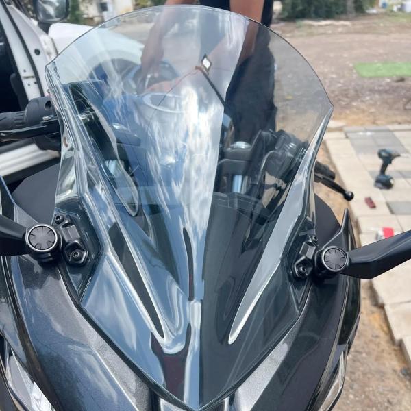 商品名: XX Ecommerce オートバイバイPCプラスチック風防ガラス風防ガラスバッフル風デフレクタ付きブラケット 適用車種 K-awasaki Ninja 400 250 Ninja400 Ninja250 2018-2023 20...