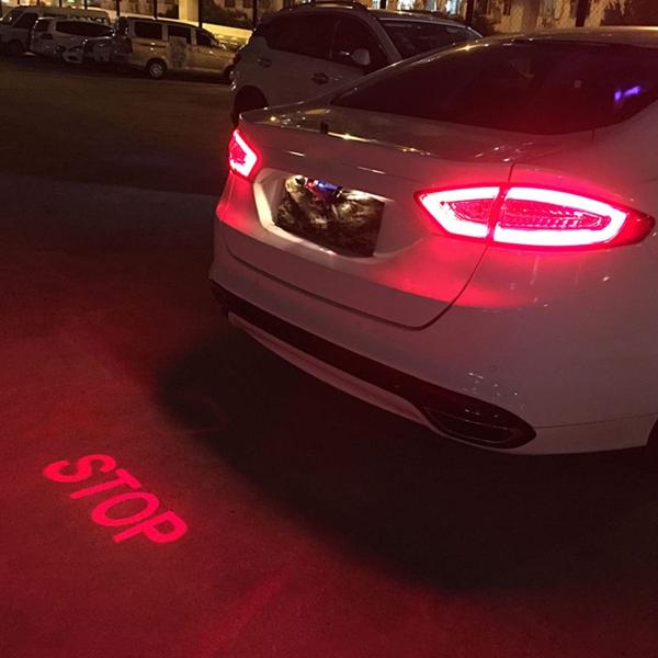 商品名: ALKISTA 車のテールライト ロゴプロジェクター 車のドアプロジェクター ストップフラグライト トラックアクセサリー フォグライト 衝突防止テールライトランプ 後部警告信号ライト Truck Brake &amp; Tail ...