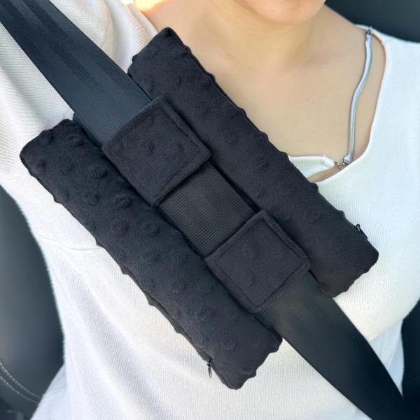 商品名: HapiPoppy ケモポートピロー シートベルト用 ペースメーカー 胸部プロテクター ポートピロー 化学療法患者 オープンハート 手術 回復 ギフト サポート クッション ミンキードット ブラック HapiPoppy Chemo...