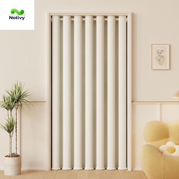 【サイズ】幅230cmｘ丈240cm 1枚「ヒダをとらずに生地を伸ばして広げた全体のサイズです」「幅130ー180cm範囲の設置場所に雰囲気がいい」「ハトメ内径4.5cm、つっぱり棒に簡単に取り付ける間仕切りカーテン。」　特徴：1級遮光カー...