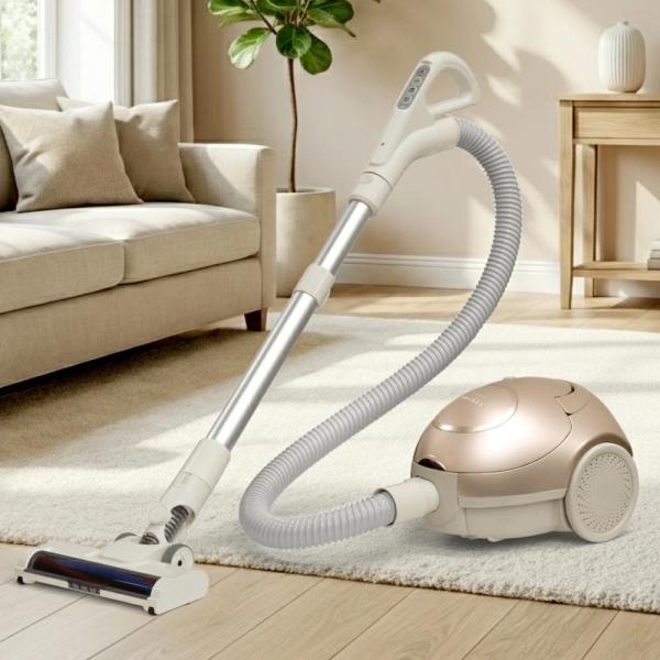 【発売日：2026年03月10日】●サイクロン式繰り返し水洗い可能なダストカップだから紙パック不要で経済的●パワーブラシヘッド小型モーター内蔵で絨毯の奥のゴミや髪の毛、糸くずまで強力吸い込み！ブラシ入/切を押して、パワーブラシ運転ONにする...