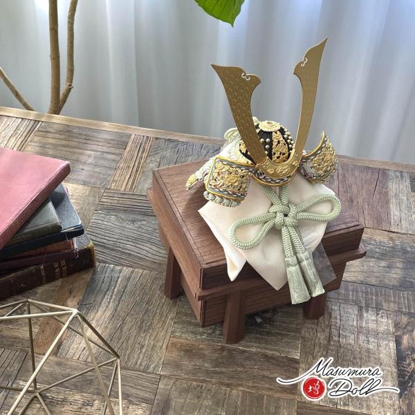 五月人形 コンパクト おしゃれ インテリア 兜飾り 5月人形  端午の節句  京北野 平安武久 京8号 淡若竹色糸金小札ウォールナット櫃 増村人形店 MMN0004ウォールナット櫃守り伝えられたものは、ゆがめることなく、その真意と本筋を次に...