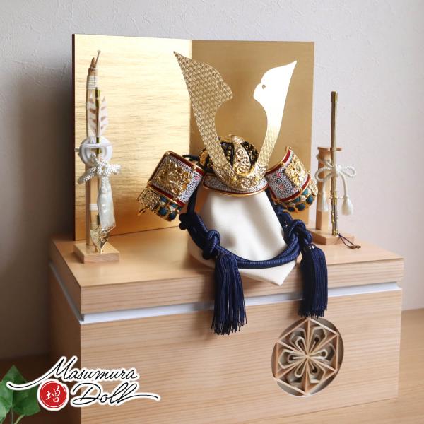 五月人形 コンパクト おしゃれ インテリア 兜飾り 5月人形  端午の節句  誠山 10号 紺糸縅 無双結び 共吹き返し 増村人形店 MMN1525大川組子伝統的工芸品収納 済美箔2曲 ヒノキ製弓太刀サイズ 幅 40cm × 奥行 25cm...
