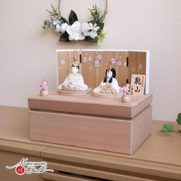 雛人形 コンパクト モダン おしゃれ インテリア ひな人形 おひなさま 2WAY  一秀 木目込 桃山雛クリーム かわいい お雛様 雛 親王飾り 増村人形店 MMN1970手描き桜収納箱 ナチュラル丸玉桜 杉製月飾台 小 無垢 杉箱33cm...