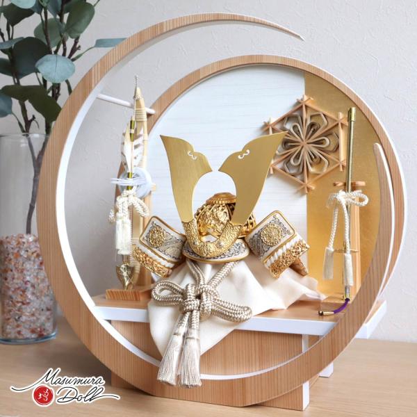 五月人形 コンパクト おしゃれ インテリア 兜飾り 5月人形  端午の節句  平安晴峰 雄山 7号 淡茶糸縅 錫金物 総金物 錫製 増村人形店 MMN2432杉製 月 -tsuki- 大川組子伝統的工芸品 桜 ヒノキ製弓太刀 日本製円形ナチ...