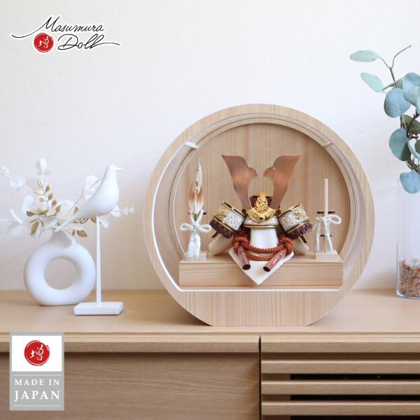 五月人形 ケース飾り コンパクト おしゃれ インテリア 兜飾り 5月人形  端午の節句 鹿革 唐草 本印伝ブロンズ兜  透き漆 共吹き返し 大鍬形 増村人形店 MMN2740月-tsuki- 日本製円形ナチュラル杉 37アクリルケース 壁掛...