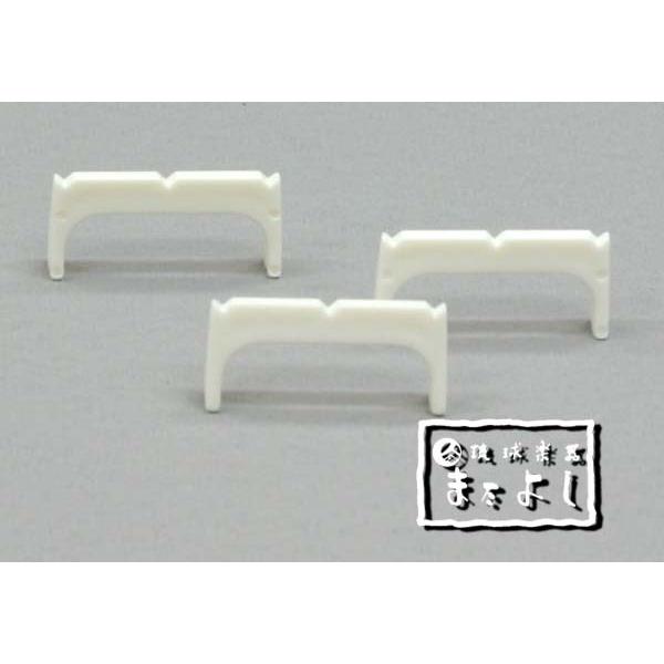 三線用の馬になります。3個セットで馬の材質はプラスティックになります。※お色がベージュとなることがありますこちらの商品の送料金額は郵便にて発送の料金となります。※注文商品の個数や種類によって送料金額・発送方法が変更になる場合がございます。送...