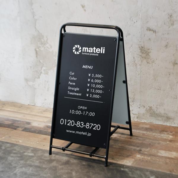 看板下部には転倒防止のための重りが設置できるバーが付いています。 重りをつける事で安定感が生まれ、大通り等の店先でも 安心してご利用頂けます。 片づける際は折り畳みができ、コンパクトに収納可能です。 ※パネルは取外し可能で、隅までの加工がし...