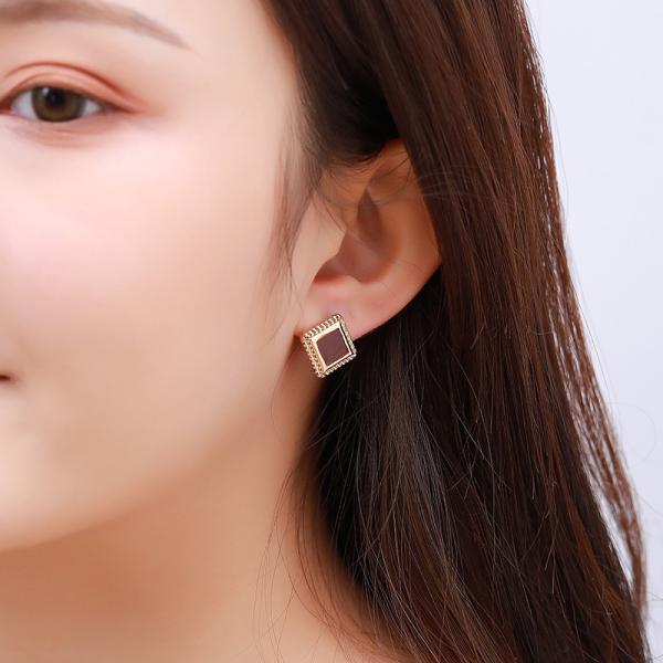 サイズ詳細：長さ1.6cm ポスト部分はS925素材を使用しております。アレルギー反応に関しましては、個人差がございますので全ての方に適合するものではございません。