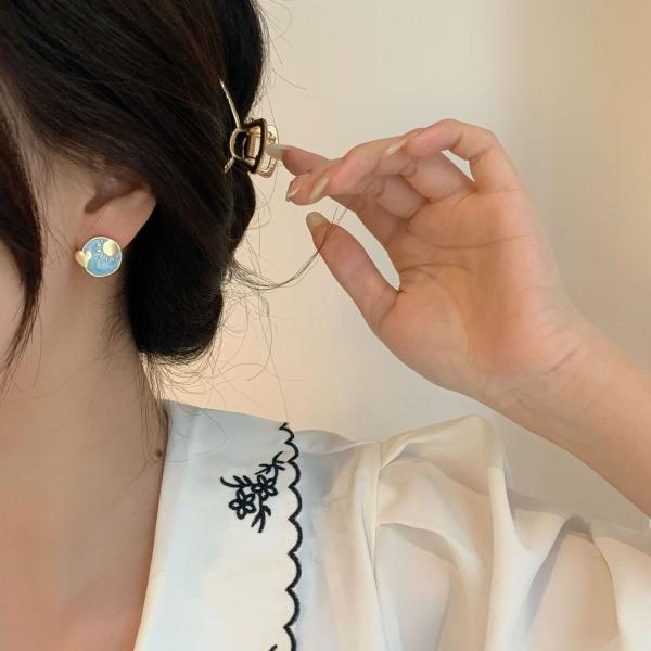 サイズ詳細：長さ1.5cmポスト部分はS925素材を使用しております。アレルギー反応に関しましては、個人差がございますので全ての方に適合するものではございません。