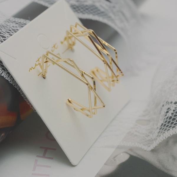 サイズ詳細：長さ2 cmポスト部分はS925素材を使用しております。アレルギー反応に関しましては、個人差がございますので全ての方に適合するものではございません。