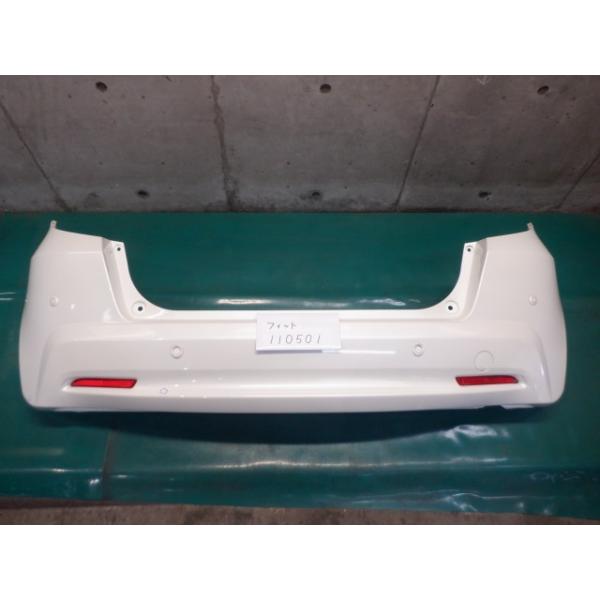 **** 商品説明を必ずご確認ください ****部品管理番号：000011050115100メーカー純正品番：71501-TF0-900ZL部品名：RバンパーASSY部品区分：リサイクル品車名：フィット車両タイプ名：5ドアハッチバック通称型...