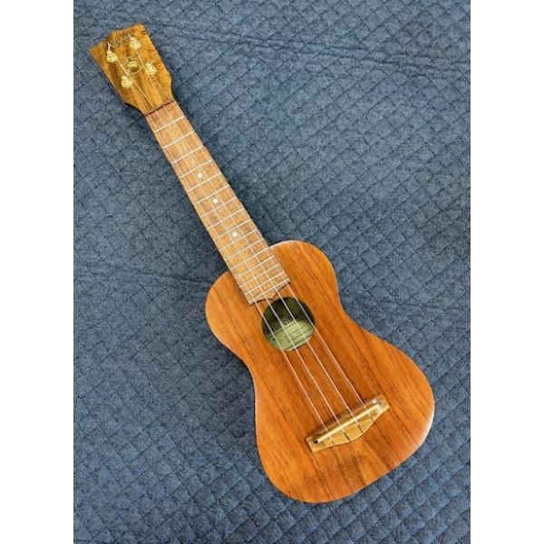 ハワイ産、オールハワイアンコア単板の工房製作モデルがこの価格♪ナット&amp;サドルにもハワイアンコアを採用することで、Keliiだけの明るく甘い音色に。高品質なウクレレながら、仕様の割にはかなりお求めやすい価格設定です。◆メーカHPよりコ...