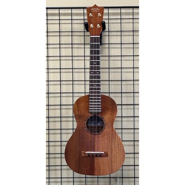 日本製ハワイアンコア単板のモデルが大特価！大人気のtkitki ukulele、ヴィンテージスペックはそのままにハイコストパフォーマンスを実現したモデルが入荷いたしました♪ボディ内部の構造はそのままに、2A〜3Aのハワイアンコアを使用、さら...