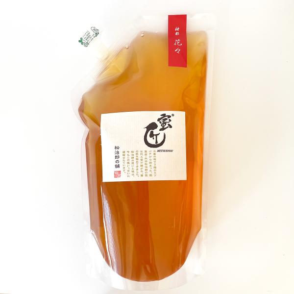 日本全国の花々から採取しました。まろやかな口当たりと花々の芳香な香り、しっかりとした甘みが特長です。「花々」商品は、日本の四季を感じていただけるはちみつです。1年を通して全国で厳選して採取された中でも特上のものだけを瓶に詰めています。まろや...