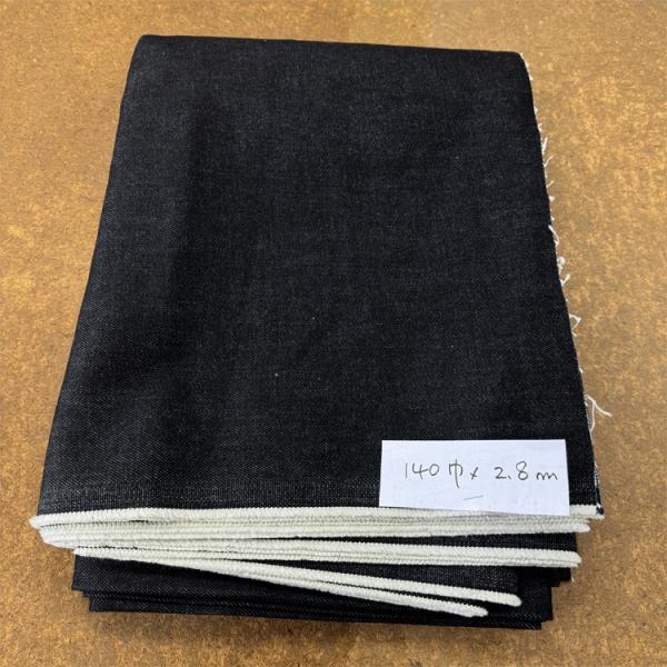 【表示価格は１枚の価格】１４０ｃｍ幅×２.８ｍにカット済みコットン・ポリウレタン１４オンスくらいの張りのあるしっかりしたデニム生地で、横方向に程よいストレッチ性があります。色は、ネイビー色になります。岡山産の上質のストレッチデニムです。※こ...