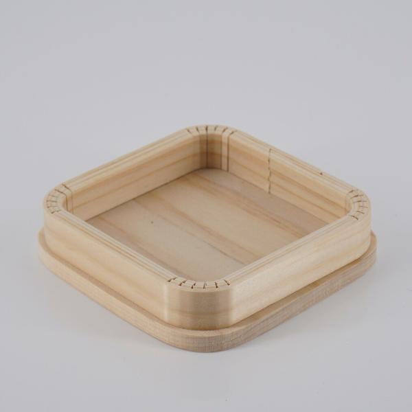 木製 おへき 小寸 一辺の長さ8.0cm規格 小実寸 一辺の長さ8.0cm商品ID 660000501宗派 神道主に神饌をお供えするのに使用します。「折(へ)ぎ折敷(おしき)」の略。「へそ」と呼ばれるつなぎ目部分（器部分）が自分のほうへ向く...