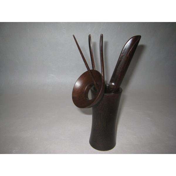 茶道具は中国茶を淹れるときにそれぞれの役割があり、とても便利な道具です。茶芸を楽しむときは欠かさないものです。茶道具の名前と使い方：(1)茶筒(ちゃづつ)―ほかの茶道具をまとめで収納し、美しく見せる道具です。(2)漏斗(ろうと)―茶壷など口...