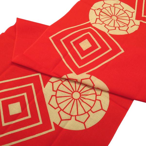 ◇昔も今も、人々に愛されている手ぬぐいです。◇東京いろはの手ぬぐいを染め上げているのは、 日本で生まれた独自の伝統製法、注染です。注染は、無地の反物生地に染料を注いで染めあげて、 美しい柄をつくり出します。糸の一本一本が染まるから、生地の上...