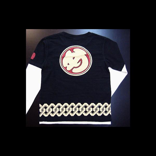 ■日本流のチビッコ達におすすめ！火消しデザインの子供用、和柄Ｔシャツです！■重ね着をしているようなデザインがとってもかわいらしいです。■ワンウォッシュすることにより、色褪せた日本独特の手法である抜染プリントが雰囲気抜群です。■洗いに強いスラ...