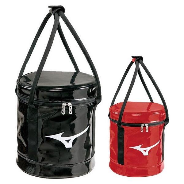 エナメルボールケース　　1FJB8022■カラー　　ブラック　　レッド■サイズ　　L26×W26×H30■容量　　硬式軟式3ダース入れ■素材　　合成皮革(PVCエナメル)-----------------------------------...