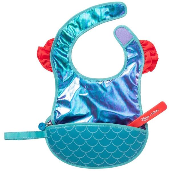 コンパクトにまとまり、お出かけの時にも便利なポーチ型のビブ。使いやすいスプーンがセットになっています。赤ちゃんの年齢や月齢に合わせて、ネックストラップで調整ができます。        【カラー】アリエル【素材】ポリエステル/ネオプレン【スプ...