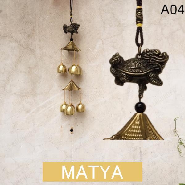 【発売日：2024年06月25日】【楽に夏を暮らす】風鈴を聞きながら、ゆかたを着て、冷たい飲み物を飲み、うちわで涼しいそよ風を感じて、暑い夏を楽しんではいかがですか。ひとつひとつ手作りのため、風鈴の形や色、音色もすべて個性があります。ガラス...