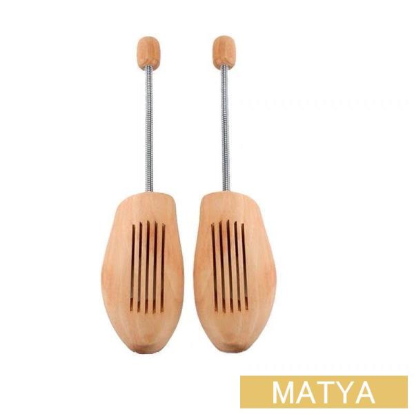 脱いだままの靴、雨に濡れた靴をそのままにしておくと形が崩れる原因にもなります。スプリングタイプのフリーサイズの紳士靴用シューキーパーです。カカト部分のパーツの形状を曲面にしましたので靴のカカト部分を傷めにくくなっています。シューキーパー入門...