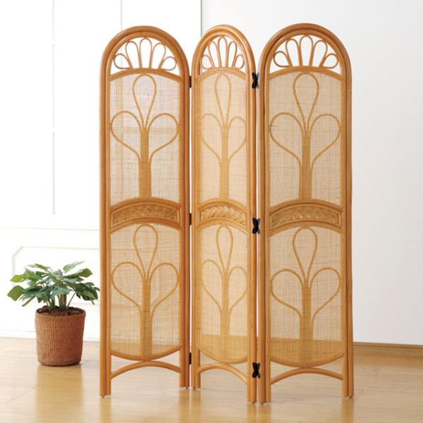 風を通しながら目隠しができる天然籐スクリーン。高さも幅もあって目隠し効果が高く、風や光は通します。しなやかな籐ならではの美しい曲線、美しい編み模様も魅力的です。軽くて取り扱いが簡単！収納にも便利です。和室・洋室、どちらにも合います。●色/ハ...