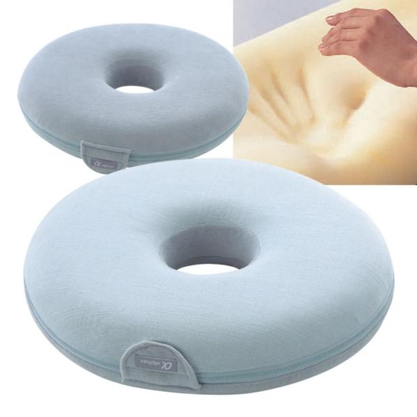 低反発素材使用による体圧分散や中央の穴の形状により、座り心地を安定させる円座クッションです。中心部の穴に向かってゆっくりと沈み込むことで、背筋部分が伸び、ストレッチを働きかけてくれます。リバーシブルカバー仕様で片面はマイヤー風で、もう片面は...