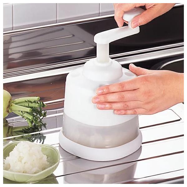 お年寄りや、指先の力の弱い人でも簡単に大根おろしが作れます！お好みの材料を入れてクルクル回せば、おいしいおろしが簡単にできます。おろした大根は下容器にできあがり。そのまま食卓へ。●サイズ/約幅16×奥行15.5×高さ22cm●重さ/約500...