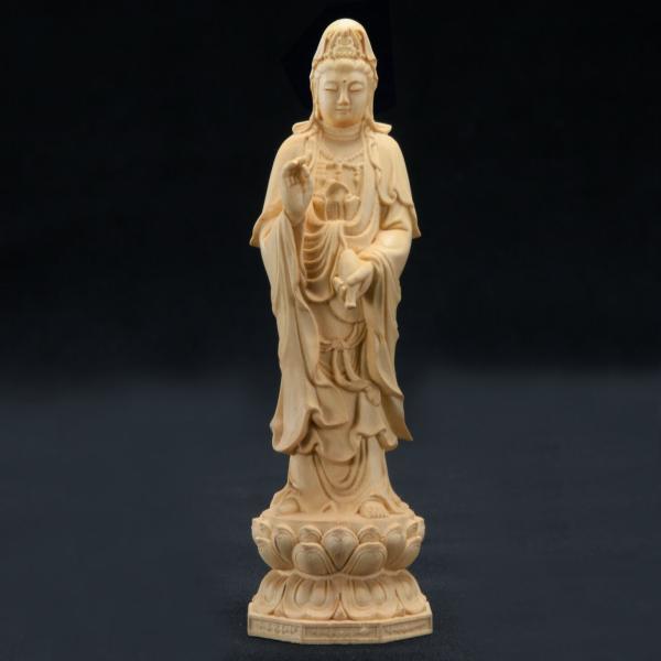 どこでも飾れる、お守りになる尊き観音様●サイズ/約幅3.8×丈3.8×高さ12.5cm●重さ/約41g●素材/黄楊木●製造国/中国製