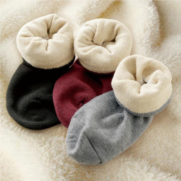 足元つるつる。内側シルク入り あったか二重編み靴下「冬はかかとがガサガサになる」「靴下を重ね履きしても足先が冷える」そんな悩みに。内側にシルクを配合した二重構造の靴下が、冷えと乾燥から足を優しく守ります。履くだけで、しっとりとした潤いある肌...