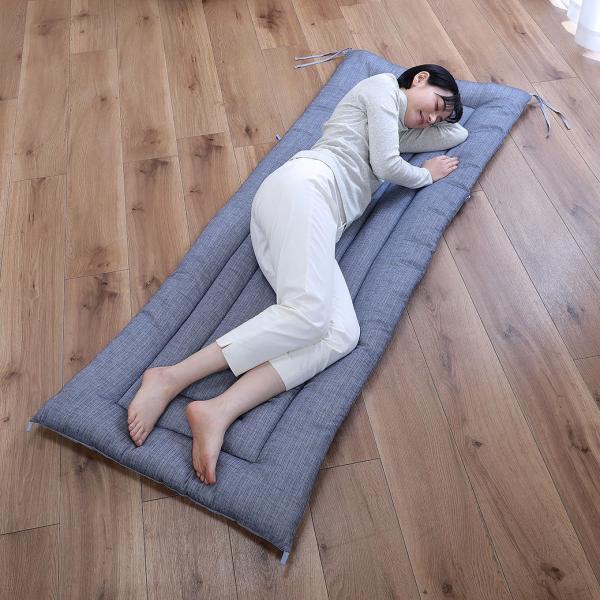 ●色/ブルー●サイズ/約幅70×奥行180cm●重さ/約1.0kg●素材/表地：綿100%、裏地：ポリエステル100%、中わた：ポリエステル100%●仕様/ひも2本、ループ4カ所●製造国/中国製