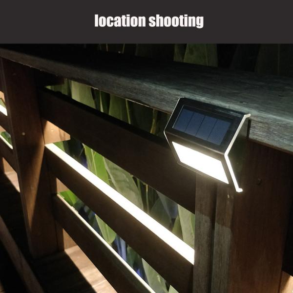 日中は太陽光で充電し、暗くなったら自動点灯。。階段や壁、柱、フェンスに設置！庭を明るくキレイに彩る「光センサーライト」。★ソーラー充電式配線不要！電源や乾電池なども不要。★光センサー搭載センサー搭載で、暗くなると自動的に点灯。★防水 IP4...