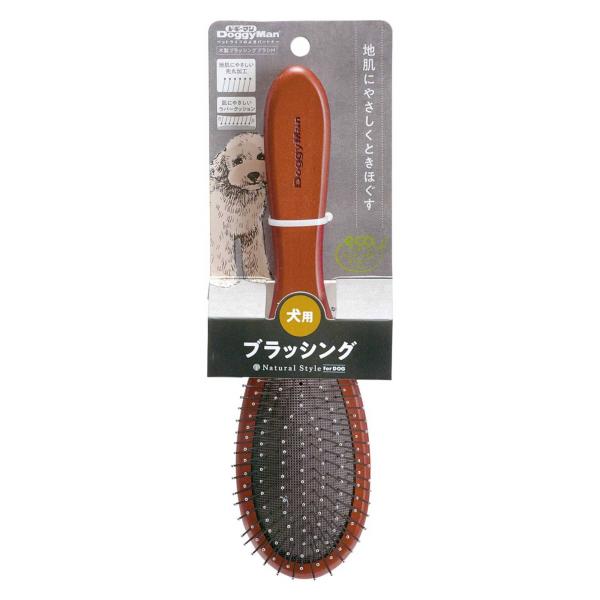 ドギーマン NSD 木製ブラッシングブラシM 犬 Mサイズ ・ピンはラバークッションに植え込んであるため、適度な反発があり、マッサージにもつながる。・ペットの地肌にやさしく、被毛をときほぐすブラッシングブラシ。・木製ハンドルは丸みがあるデザ...