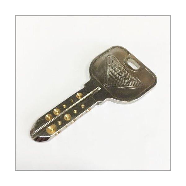 AGENTの万能交換用ノブ「GMD-500」「GMD-500S」用のディンプルキーのメーカー純正スペアキーです。メーカーに発注となりますので、納期は概ね２−３週間ほど必要です。DM便を選択いただければ、送料は無料です。