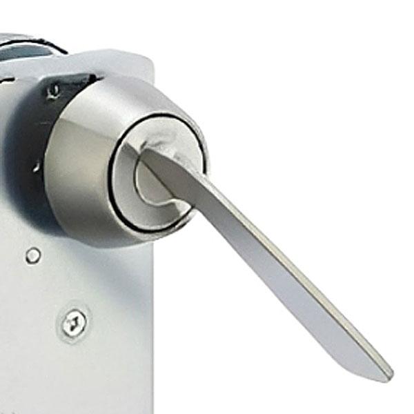 FG3、FNなどの戸先鎌錠用の大型サムターンです。上記、2種で取付タイプが異なりますので、型式選択にはご注意ください。