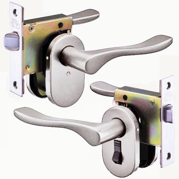 GOAL レバーハンドル空錠、間仕切錠 LYシリーズです。室外側：レバー、非常解錠装置 / 室内側：レバー、スイッチ型施錠ボタン操作性とデザイン性に優れた間仕切扉用のレバーハンドル錠です。室内側から施錠可能な楕円座付き。また、外部からは非常...