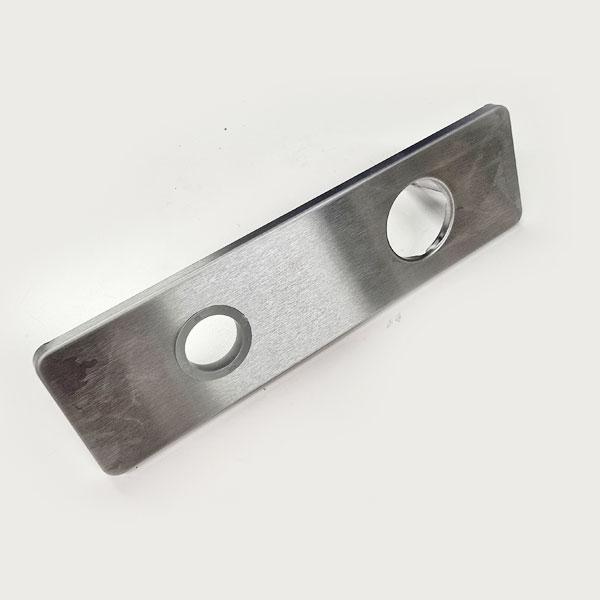 MWA RA（82RS/85RA）用の交換用表座（長座プレート）です。傷や退色が激しい場合の交換にご利用ください。