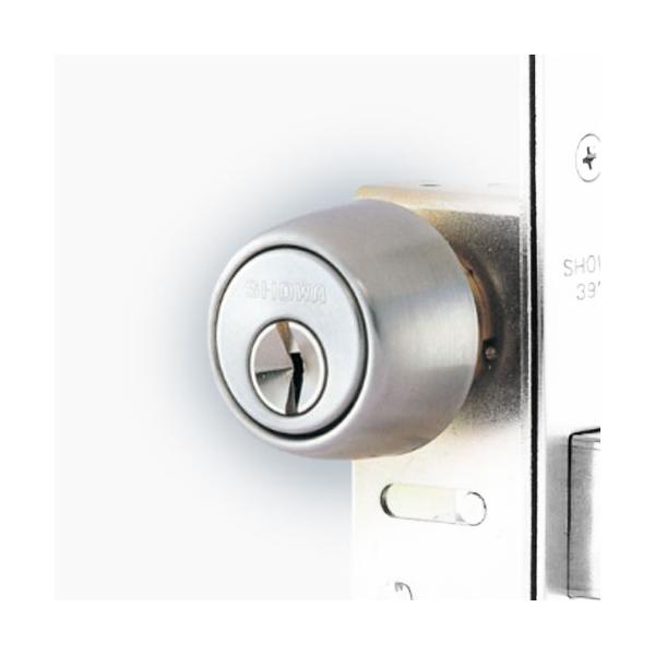 SHOWA（昭和ロック/ユーシンショウワ＝ミネビアショウワ）のレバーハンドル錠、本締錠用の交換用シリンダーです。ディンプルキー、NXタイプ、キー3本付き。