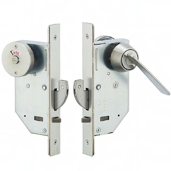 静穏引戸鎌錠FG3タイプです。表示付きなので、トイレなどで使用します。非常時には外部rからコインなどでも強制解錠可能です。室内側サムターンは大型なので、施錠操作が簡便です。