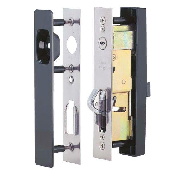 内側からはスライド式サムターンでワンタッチ施錠できる、操作性が高い引戸、引き違い戸用玄関錠です。内外の戸厚が異なる場合も、指定でオーダーメイド可能です。U9キー、3本付き。※廃番になったSL75引違戸錠と同じ切り欠きなので、交換設置が可能です。