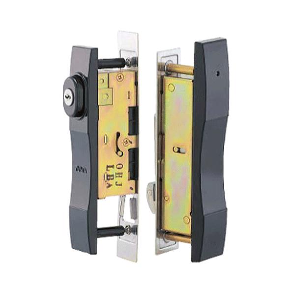 外側からキーでワンタッチ施錠できる、操作性が高い引戸、引き違い戸用玄関錠です。室内側は施解錠ができません。内外の戸厚が異なる場合も、指定でオーダーメイド可能です。U9キー、3本付き。※廃番になったSL60引違戸錠と同じ切り欠きなので、交換設...