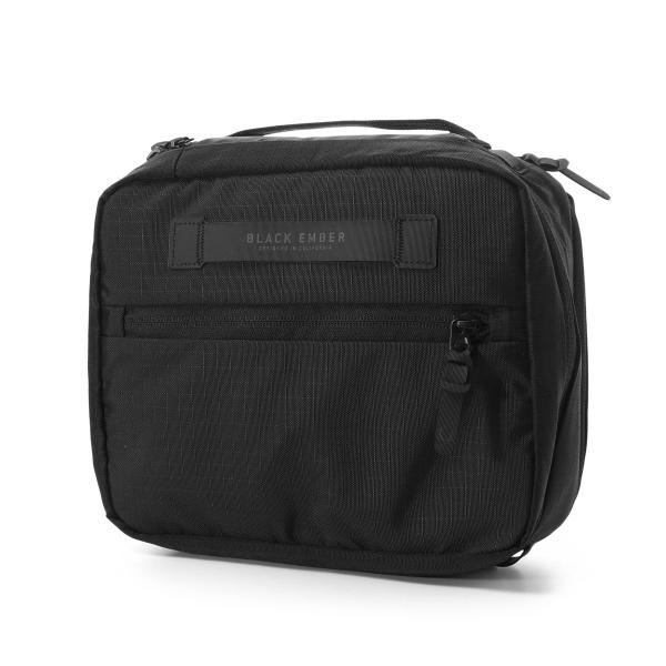 ブラックエンバー / BLACK EMBER / ガジェットポーチ / バッグインバッグ トラベルポーチモデル：BOARDING KIT MINIサイズ：約縦18.5cm×横22cm×厚み8cm素　材：ナイロンカラー：BLACK ブラック品...