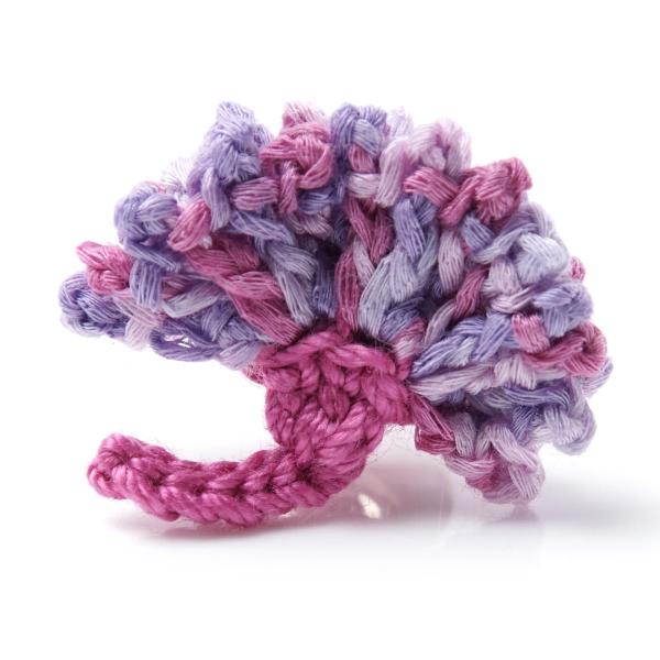 サンカルリーノ / San Carlino / ブートニエールモデル：CELOSIA セロシアサイズ：約全長2.5cm素　材：ニット / メタルカラー：GAROFANO ピンク品　番：celosia multi garofano提　供：【3...