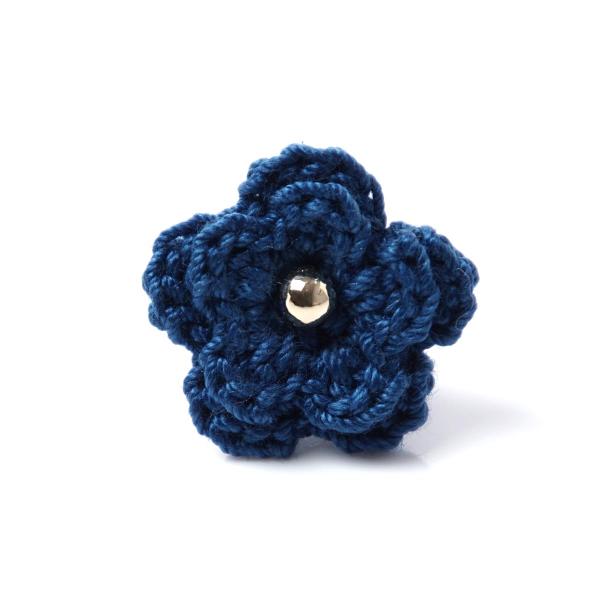 サンカルリーノ / San Carlino / ブートニエールモデル：CORONARIA コロナリアサイズ：約全長2cm素　材：ニット / メタルカラー：BLUSCURO ブルー品　番：coronaria bluscuro提　供：【3,85...