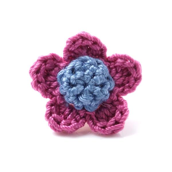 サンカルリーノ / San Carlino / ブートニエールモデル：FRAGARIA フラガリアサイズ：約全長2cm素　材：ニット / メタルカラー：GAROFANO ピンク品　番：fragaria garofano提　供：【3,850円...