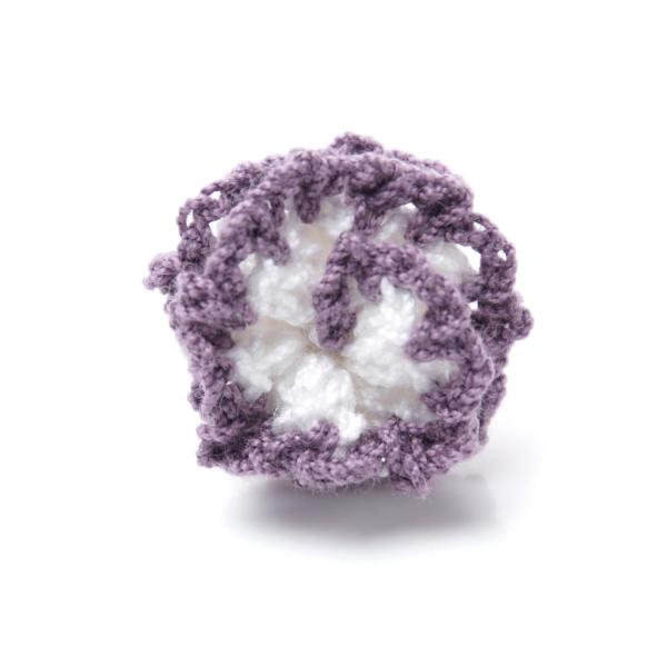 サンカルリーノ / San Carlino / ブートニエールモデル：HENRIMATISSE アンリマティスサイズ：約全長2cm素　材：ニット / メタルカラー：LAVANDA パープル品　番：henrimatisse lavanda提　...