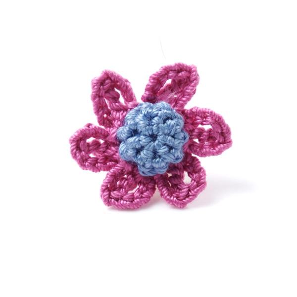 サンカルリーノ / San Carlino / ブートニエールモデル：SNOWROSE スノーローズサイズ：約全長2cm素　材：ニット / メタルカラー：GAROFANO ピンク品　番：snowrose garofano提　供：【3,850...